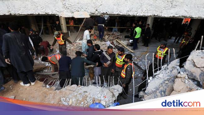 Pilu! Mayat-mayat Korban Bom di Masjid Pakistan Terus Ditemukan