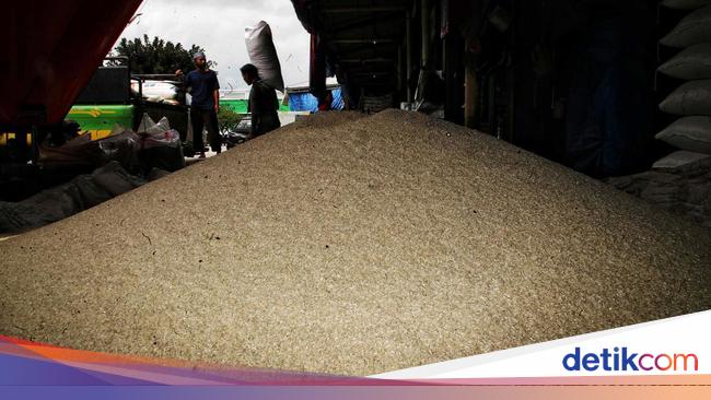 Pasar Induk Cipinang Kebanjiran Beras, Harganya Turun Nih!