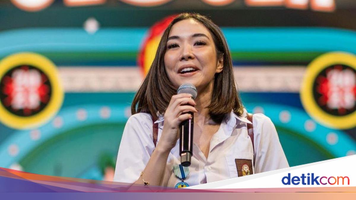 Cantiknya Gisel Pakai Baju SMA, Masih Cocok Kok!