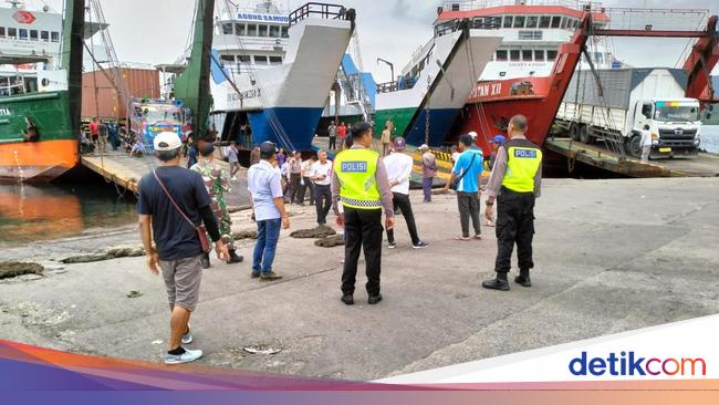 Wanita Penumpang Kapal Gilimanuk-Ketapang Jatuh ke Laut