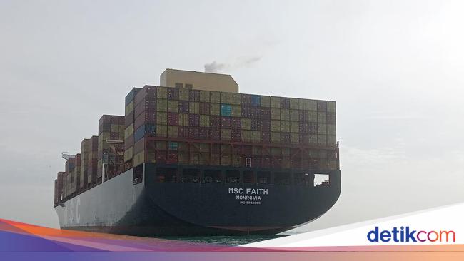Kapal Kargo MV MSC Faith Angkut Kontainer Kandas di Perairan Batam