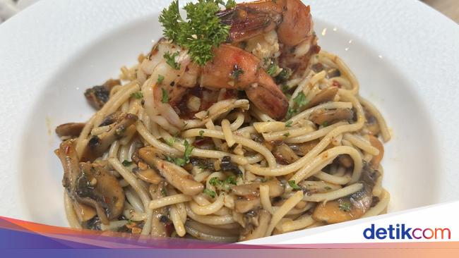 Pasta by The Park: Gurih Pedas Spaghetti Aglio Olio di Taman Literasi ...