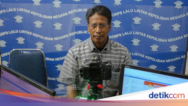 Catat! Bikin SIM Boleh Pakai Baju Warna Apa Saja, Termasuk Biru