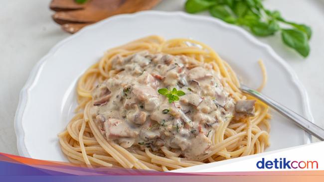 Resep Spaghetti Saus Ayam dan Jamur yang Creamy Lezat