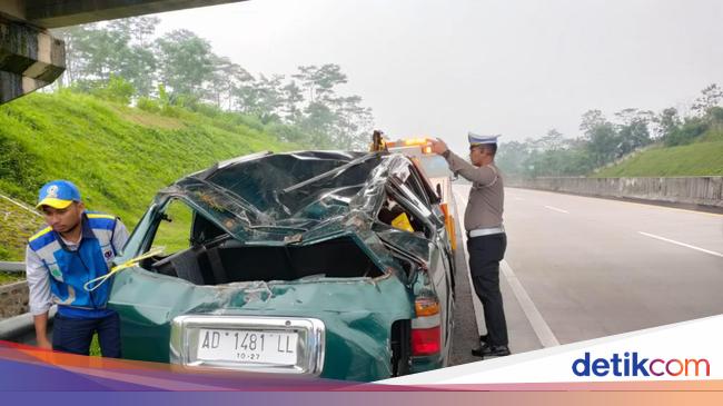 Kecelakaan Maut Tol Boyolali Tewaskan 4 Orang, Polisi: Bannya Produksi 2006