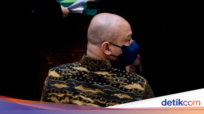 Irjen Teddy Cecar Saksi Ahli soal 'Ganti BB dengan Trawas' Perintah Irjen Teddy Cecar Saksi Ahli soal 'Ganti BB dengan Trawas' Perintah