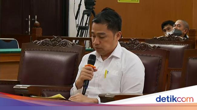 Tangisan Istri AKBP Arif Sebut Sambo Hancurkan Karier Suami Tangisan Istri AKBP Arif Sebut Sambo Hancurkan Karier Suami