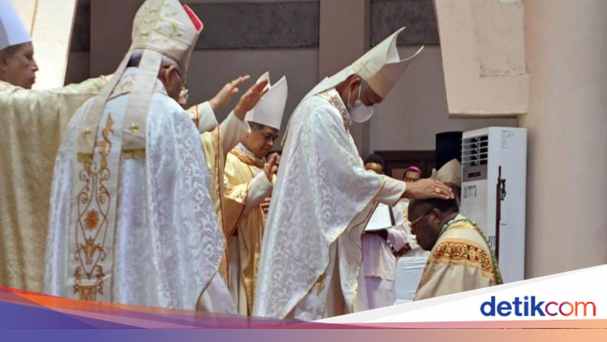 Yanuarius Theofilus Matopai You Jadi Orang Pertama Papua Jabat Uskup ...