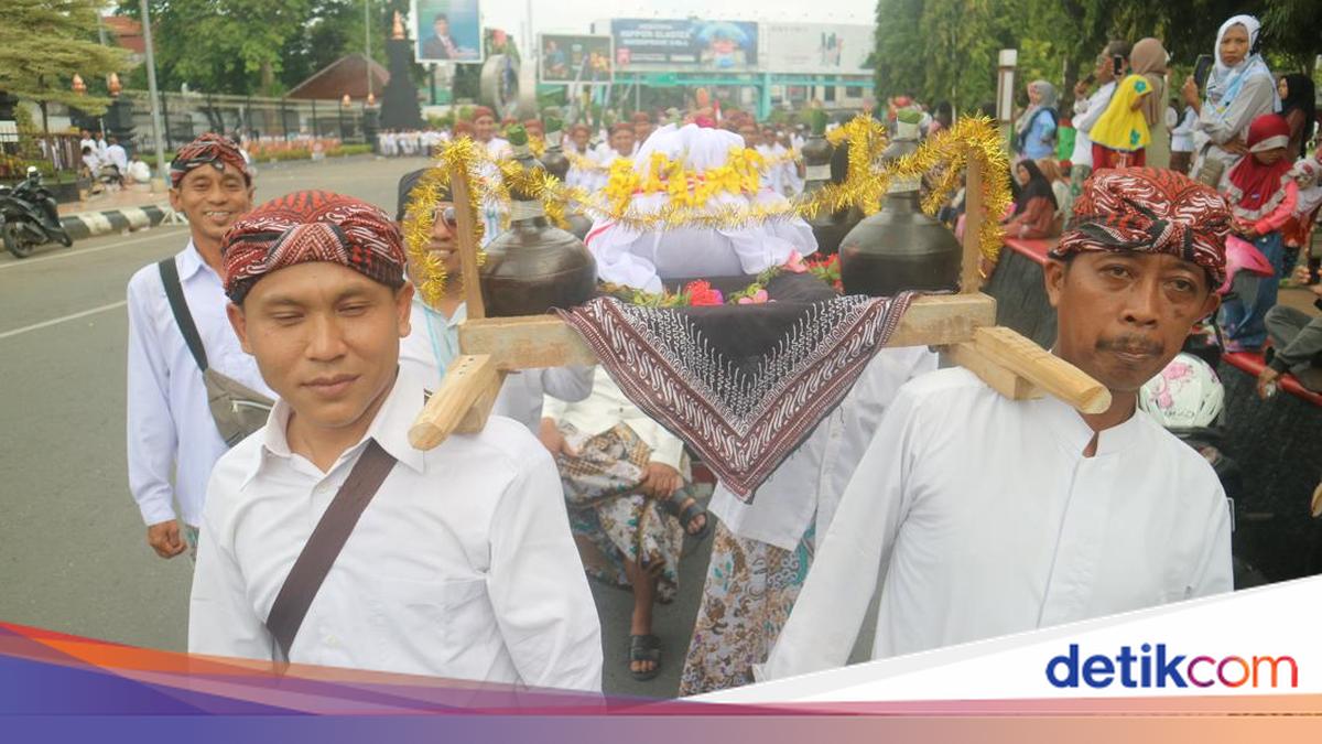 Kirab Punden dan Belik Ta'sis Menara Kudus, Airnya Konon Berkhasiat