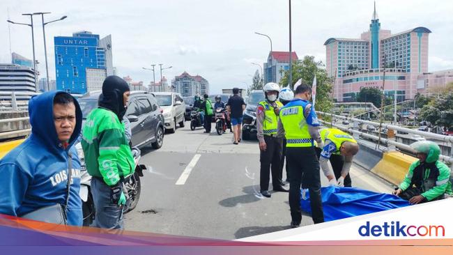 Tabrak Pajero Mogok di Flyover Grogol, Pemotor Tewas Terlindas Mobil Derek