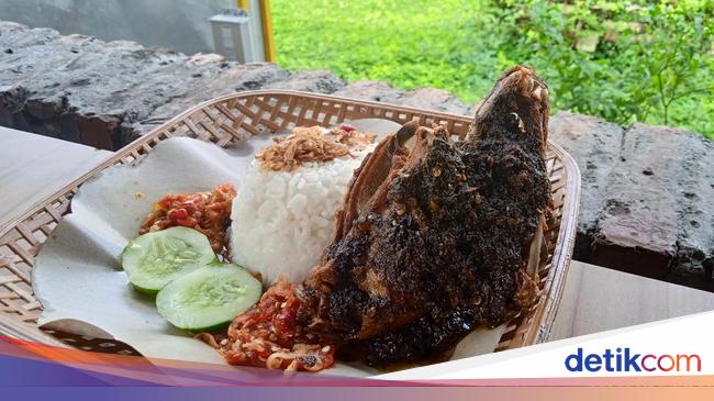 Bebek Carok: Pedasnya Juara! Nasi Bebek Madura Tretan Muslim