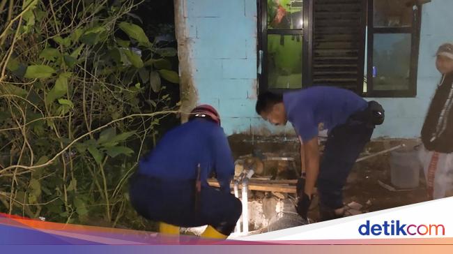 Warga Bogor Bingung Air di Rumahnya Bau, Ternyata Ada Bangkai Kucing