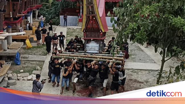 Melihat Ritual Ma'palao, Tradisi Menggoyang Peti Jenazah di Toraja