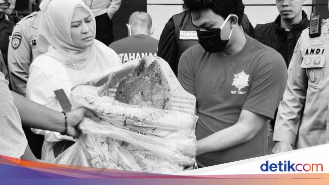 Penampakan Kloset Berlumuran Darah, 'Senjata' Sadisnya Riko Bunuh Elisa Penampakan Kloset Berlumuran Darah, 'Senjata' Sadisnya Riko Bunuh Elisa