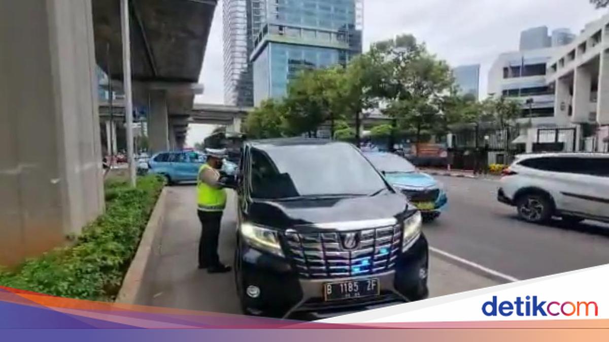 Strobo-Sirene buat Pengawalan Dibekukan, Bagaimana dengan Penjualnya?