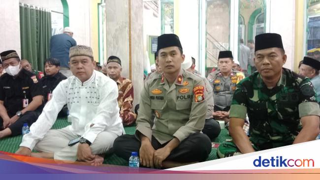 Polisi Tampung Keluhan Warga Tambora Jakbar Sambil 'Subuh Keliling'