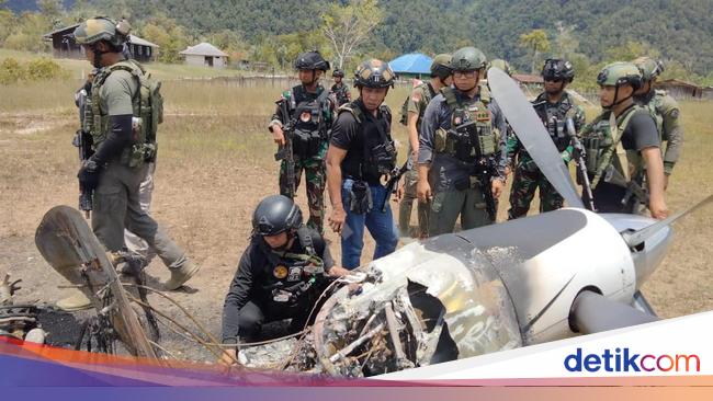 Surat KKB Ditemukan Tertanam di TKP Susi Air Dibakar, Minta Tidak Diburu Surat KKB Ditemukan Tertanam di TKP Susi Air Dibakar, Minta Tidak Diburu