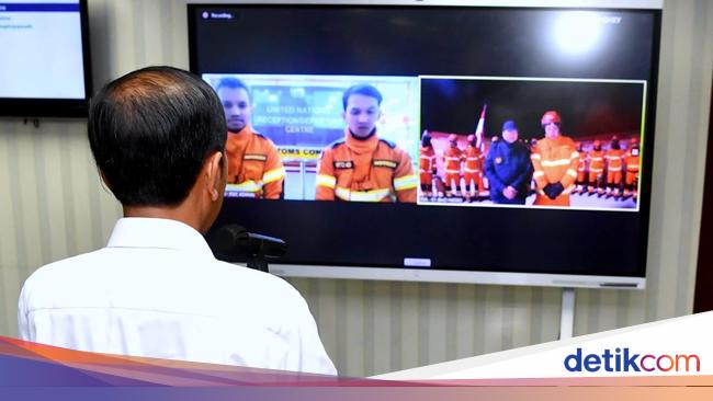 Jokowi Sapa Tim INASAR Lewat Video Call, Tanya Kondisi di Turki