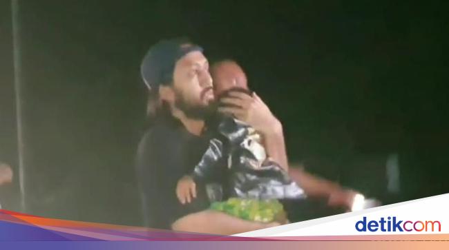 Momen Mengharukan Bayi Bos Ayam Goreng yang Diculik Kembali ke Keluarga