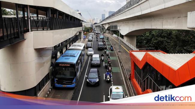 Pertama Sejak Pandemi, Penumpang TransJakarta Capai 1 Juta Per Hari