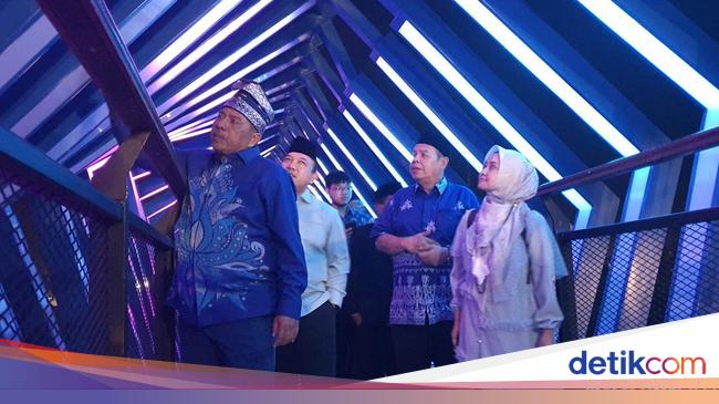 Sky Walk Tengku Buwang Asmara, Spot Baru Nikmati Istana Siak Malam Hari