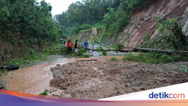 Ada Longsor, Jalan Lingkar Kota Wonogiri Ditutup Sementara