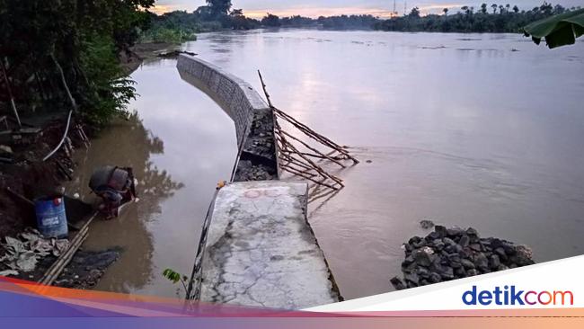 Tanggul Bengawan Solo di Bojonegoro Jebol, Warga Desa Siaga