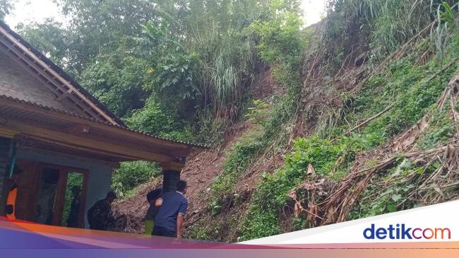Tebing Longsor di Tulung Klaten Hantam Rumah Warga