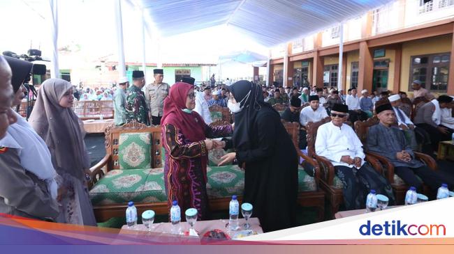 Bupati Ipuk Hadiri Haul-Ajak Warga Teladani Perjuangan KH Askandar