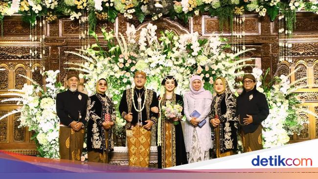 Potret Bahagia Pernikahan Adik Ipar Jokowi Di Surabaya