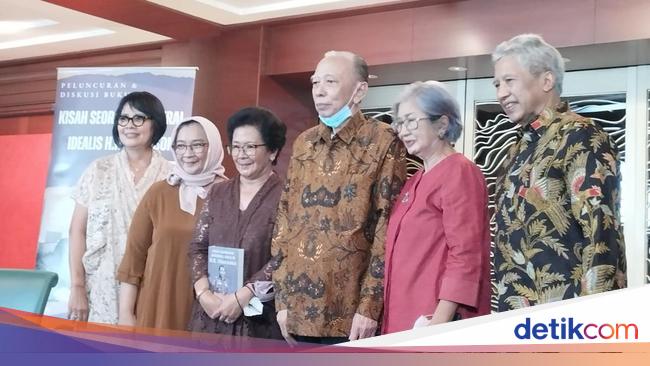 Rum Aly Luncurkan Buku Cerita Perjalanan HR Dharsono Jenderal Idealis