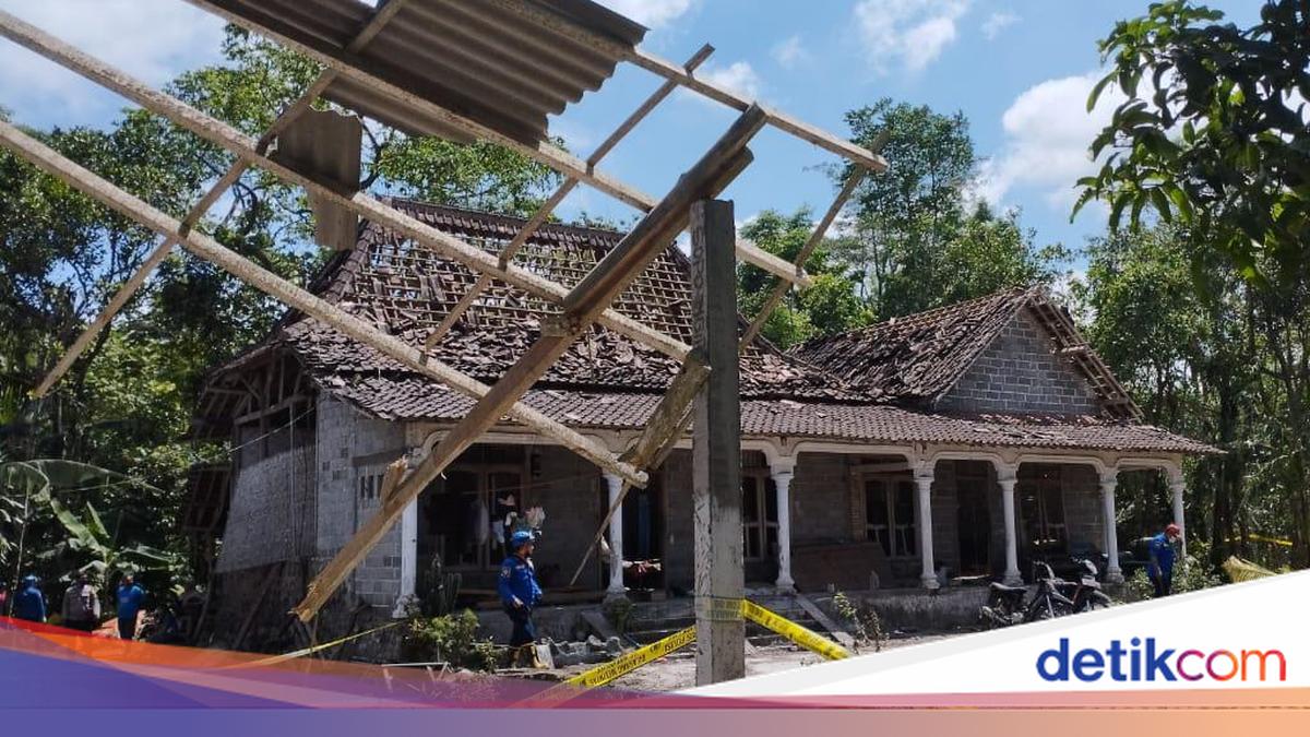 Polisi Temukan 10 Kg Bahan Peledak di Lokasi Ledakan Petasan Blitar