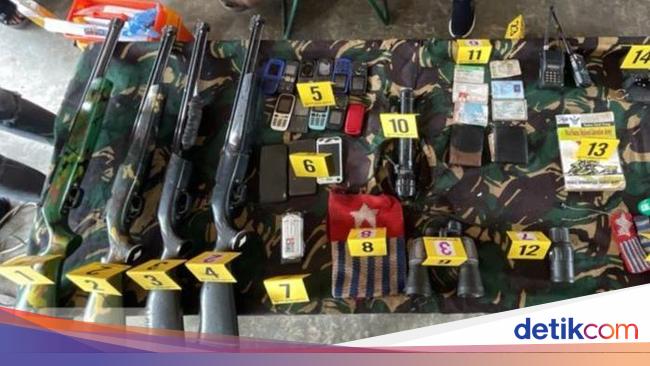 Satgas Damai Cartenz Sita 48 Barang Milik KKB Egianus Kogoya, Ada 4 Senapan Satgas Damai Cartenz Sita 48 Barang Milik KKB Egianus Kogoya, Ada 4 Senapan