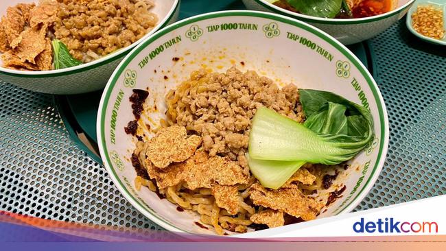 Tjap 1000 Tahun: Sengatan Pedas Enak Mie Ayam Kuah Mala dan Chili Oil