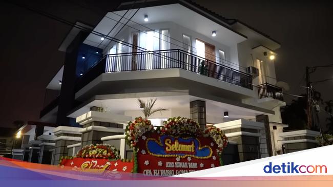 Adu Mewah Rumah Baru Fuji dan H Faisal