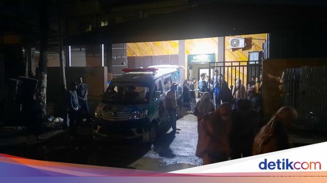 Keluarga Ungkap Kejanggalan Pegawai PDAM Maros Tewas dengan Leher Tergorok Keluarga Ungkap Kejanggalan Pegawai PDAM Maros Tewas dengan Leher Tergorok