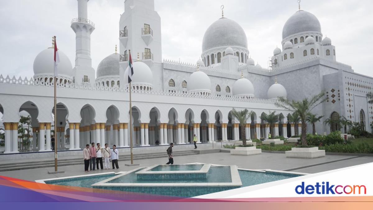 8 Masjid Terbesar di Indonesia, Mampu Tampung Puluhan Ribu Jemaah