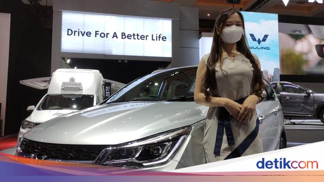 Alasan Usher Masih Malu-malu Lepas Masker di IIMS 2023 Alasan Usher Masih Malu-malu Lepas Masker di IIMS 2023