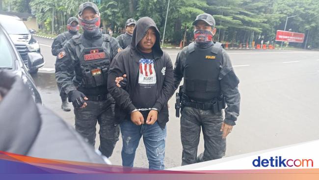 4 Fakta Penangkapan Debt Collector yang Bentak Polisi 4 Fakta Penangkapan Debt Collector yang Bentak Polisi