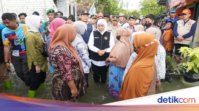 Gubernur Khofifah Salurkan 2 733 Paket Bantuan Untuk Korban Banjir Lamongan