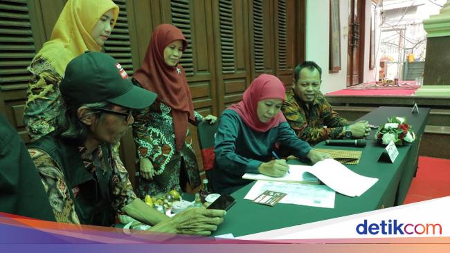 KPU Gelar Coklit di Rumah Gubernur Jatim, Ini Pesan Khofifah KPU Gelar Coklit di Rumah Gubernur Jatim, Ini Pesan Khofifah