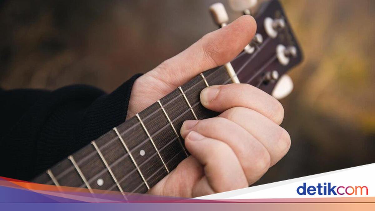 12 Lagu dengan Kunci Gitar Pemula yang Mudah Dipelajari