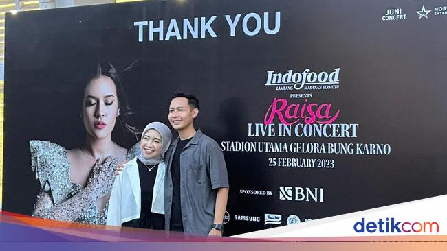 View Panggung Konser Raisa dari Tribun Stadion Utama GBK