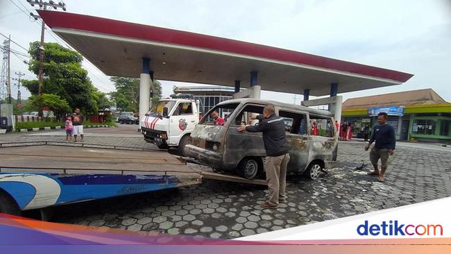 Hangus! Mobil Terbakar Usai Isi Pertalite di SPBU Canguk Magelang Hangus! Mobil Terbakar Usai Isi Pertalite di SPBU Canguk Magelang