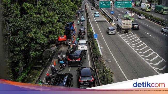Jalan Amblas di Cilandak Jaksel Diperbaiki, Akses Ditutup Jam 10 Malam