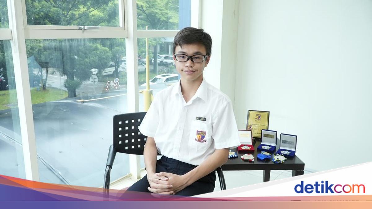 Alexander Boenjamin: Siswa Terbaik Sejak SD yang Dulang Prestasi ...