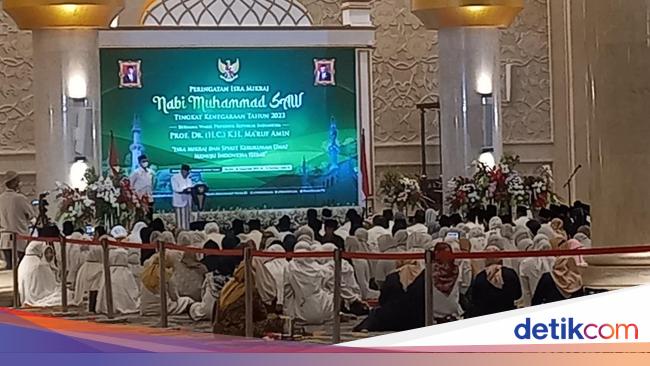 Ma'ruf Amin Resmi Buka Masjid Sheikh Zayed Solo untuk Umum Ma'ruf Amin Resmi Buka Masjid Sheikh Zayed Solo untuk Umum