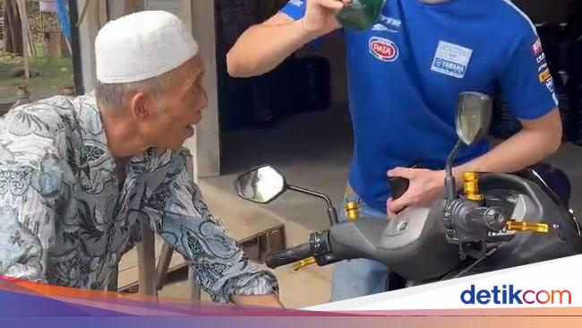 Pembalap WSBK Lorenzo Beli Pertalite Eceran, Sempat Mau 'Diminum'