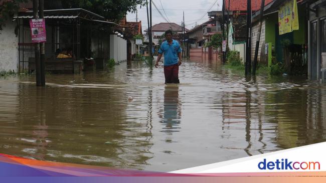 Banjir Pati Meluas! Jalan Alternatif Juwana-Jakenan Terendam 60 Cm Banjir Pati Meluas! Jalan Alternatif Juwana-Jakenan Terendam 60 Cm