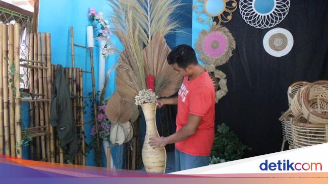 Kerajinan Daun-Bunga Kering untuk Dekorasi Rustic Laris, Omzetnya Rp 50 ...